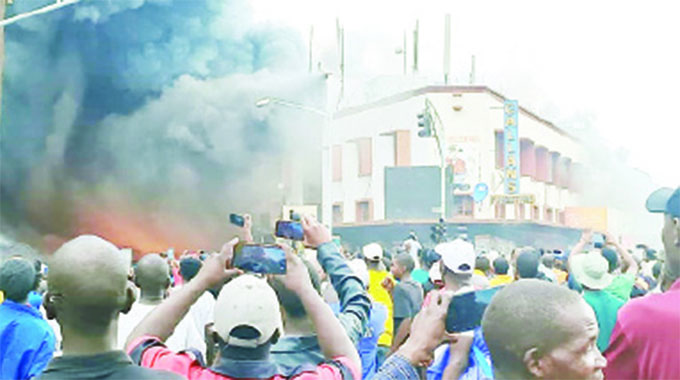 COUNCIL SAYS CROWD BLOCKED FIRE FIGHTERS – herald