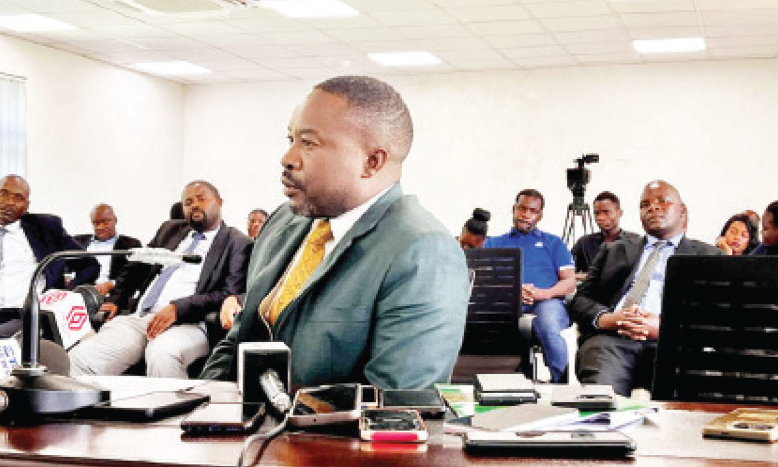EDITORIAL: CITY BOSSES’ SALARIES STINK - herald