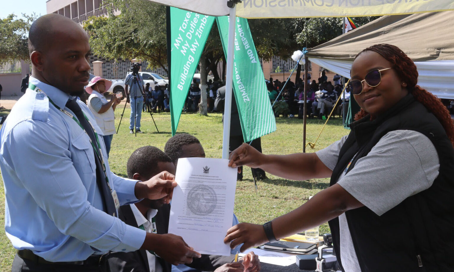 Zimbabwe officials sign integrity pledges in anti-corruption campaign ...