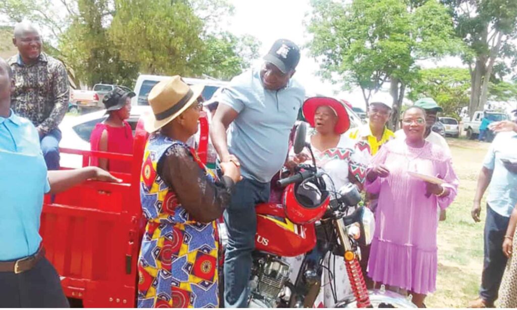 Chirumanzu-Zibagwe Constituency Mukando women share minibuses, cars ...