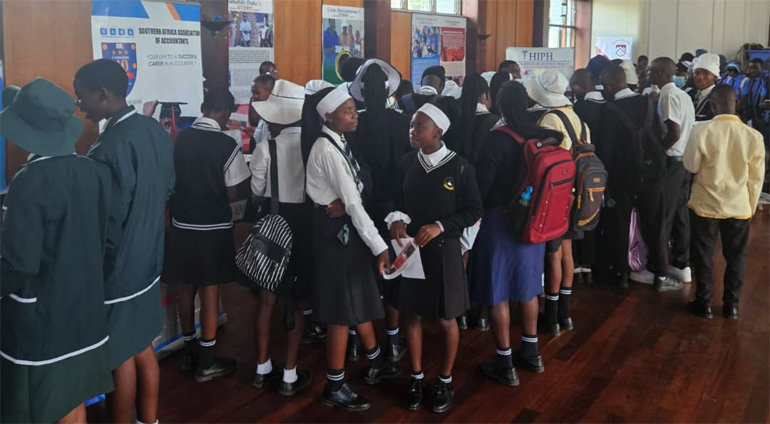 Manicaland students flock Zimpapers career‑exploration expo – herald