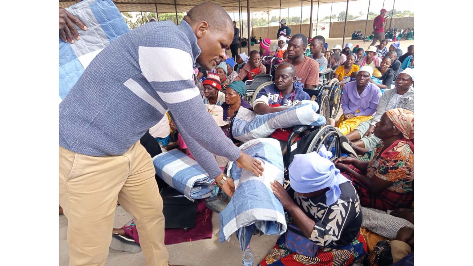 MP Mhetu distributes blankets, clothes to vulnerable Epworth residents ...