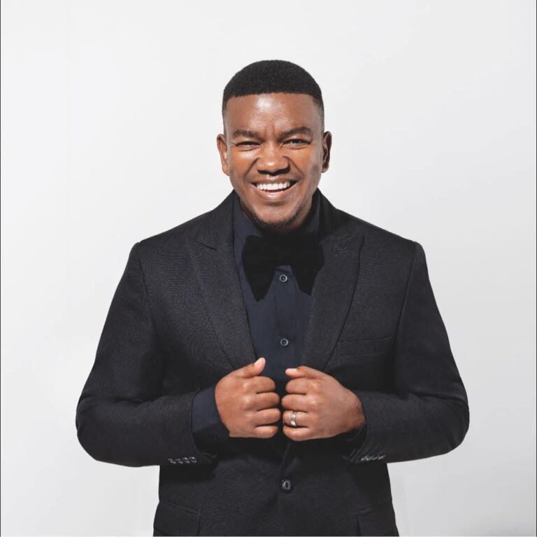Watch: Loyiso Bala stuns crowds with flawless Shona rendition of ...