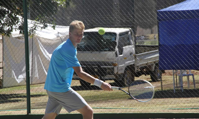 Lock sweeps into quarter-finals - herald