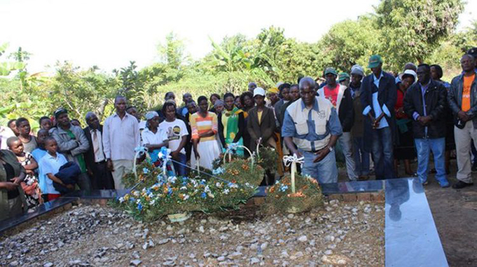 Some war heroes, heroines lie in unmarked graves - herald