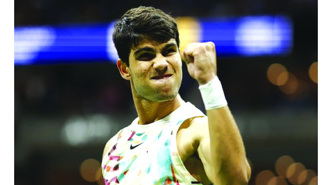 Alcaraz flees the bees at Indian Wells - herald