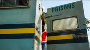 Prison officer in US$1 000 bribery scam – herald